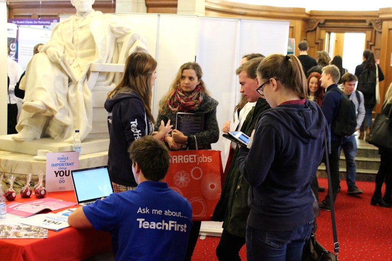 Employers target Cardiff Chemistry graduates - News - Cardiff University